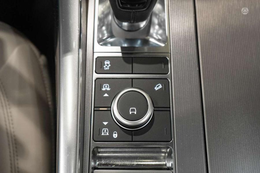 Grey Land Rover Range Rover Sport 2018 in Riga, with an engine capacity of 2.99 L and mileage of 47 thousand km for 34900 €, photo 29 on AUTOMOTO.COM.LV