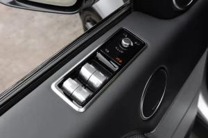 Grey Land Rover Range Rover Sport 2019 in Jelgava, with an engine capacity of 3.00 L and mileage of 321 thousand km for 21500 €, photo 11 on AUTOMOTO.COM.LV