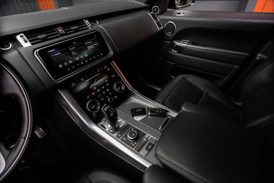 Grey Land Rover Range Rover Sport 2019 in Jelgava, with an engine capacity of 3.00 L and mileage of 321 thousand km for 21500 €, photo 13 on AUTOMOTO.COM.LV