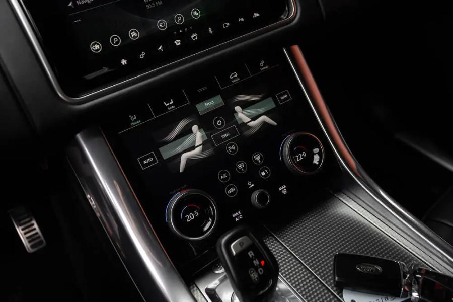 Grey Land Rover Range Rover Sport 2019 in Jelgava, with an engine capacity of 3.00 L and mileage of 321 thousand km for 21500 €, photo 17 on AUTOMOTO.COM.LV