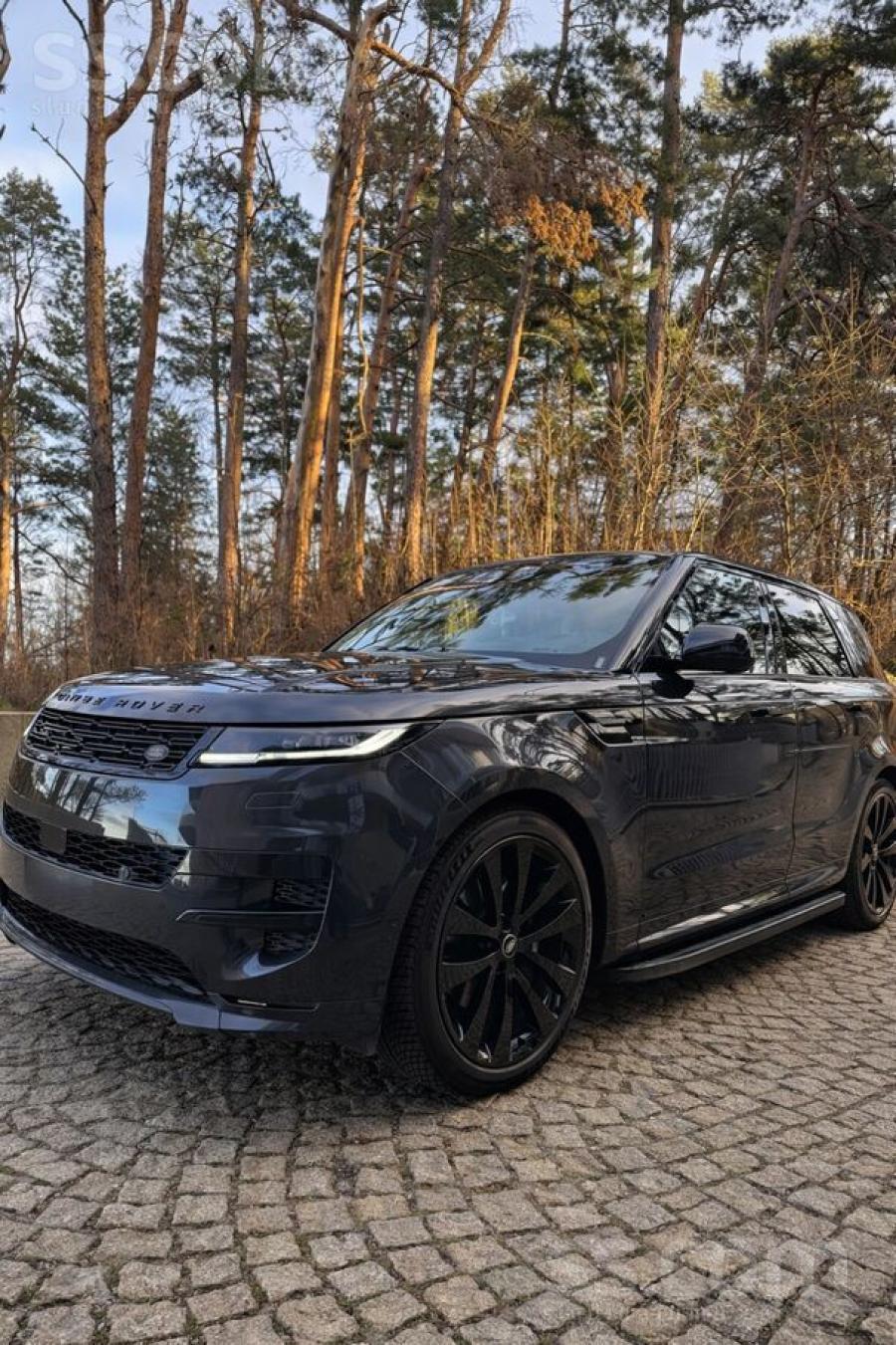 Pelēks Land Rover Range Rover Sport 2023 Rīga, ar dzinēja tilpumu 3.00 L un nobraukumu 50 tūkst. km par 85000 €, foto 3 vietnē AUTOMOTO.COM.LV