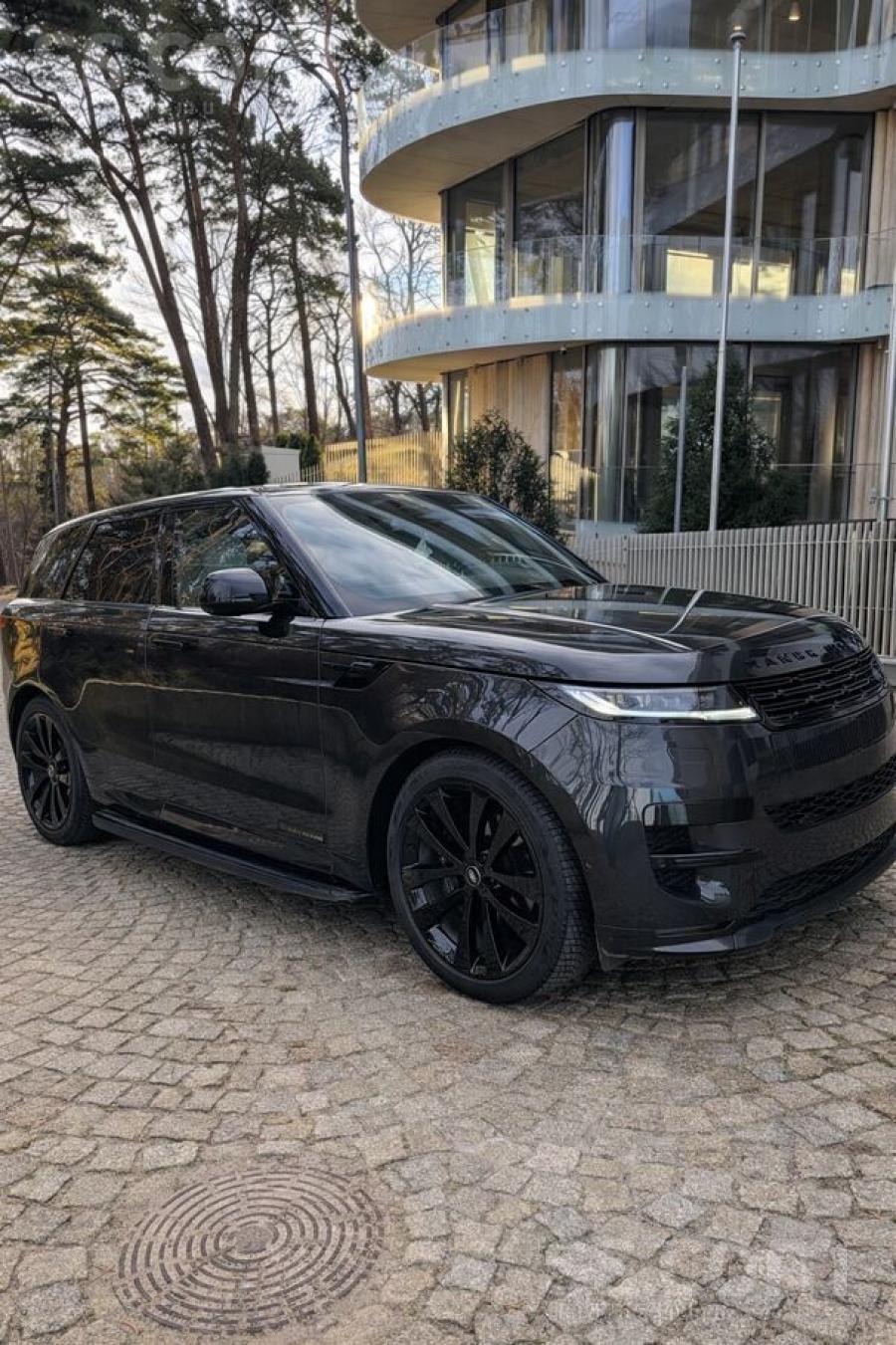 Pelēks Land Rover Range Rover Sport 2023 Rīga, ar dzinēja tilpumu 3.00 L un nobraukumu 50 tūkst. km par 85000 €, foto 4 vietnē AUTOMOTO.COM.LV