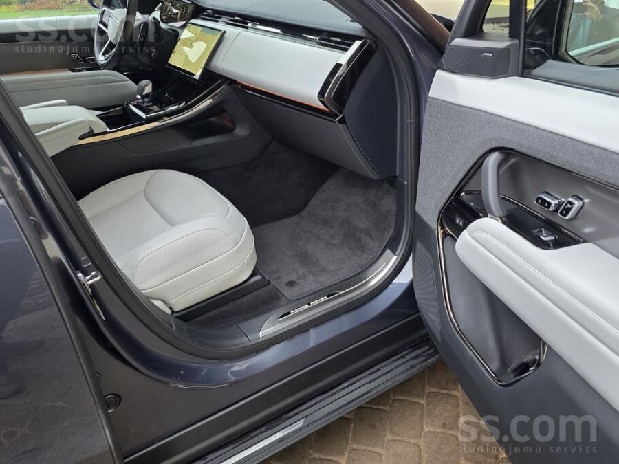 Pelēks Land Rover Range Rover Sport 2025 Rīga, ar dzinēja tilpumu 3.00 L un nobraukumu 12 tūkst. km par 89996 €, foto 21 vietnē AUTOMOTO.COM.LV