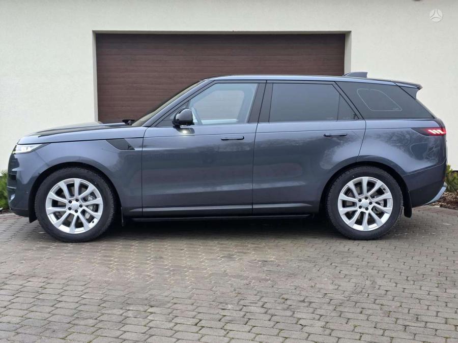Grey Land Rover Range Rover Sport 2025 in Riga, with an engine capacity of 3.00 L and mileage of 13 thousand km for 89996 €, photo 5 on AUTOMOTO.COM.LV