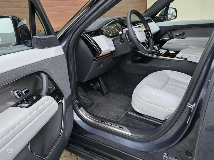 Grey Land Rover Range Rover Sport 2025 in Riga, with an engine capacity of 3.00 L and mileage of 13 thousand km for 89996 €, photo 12 on AUTOMOTO.COM.LV