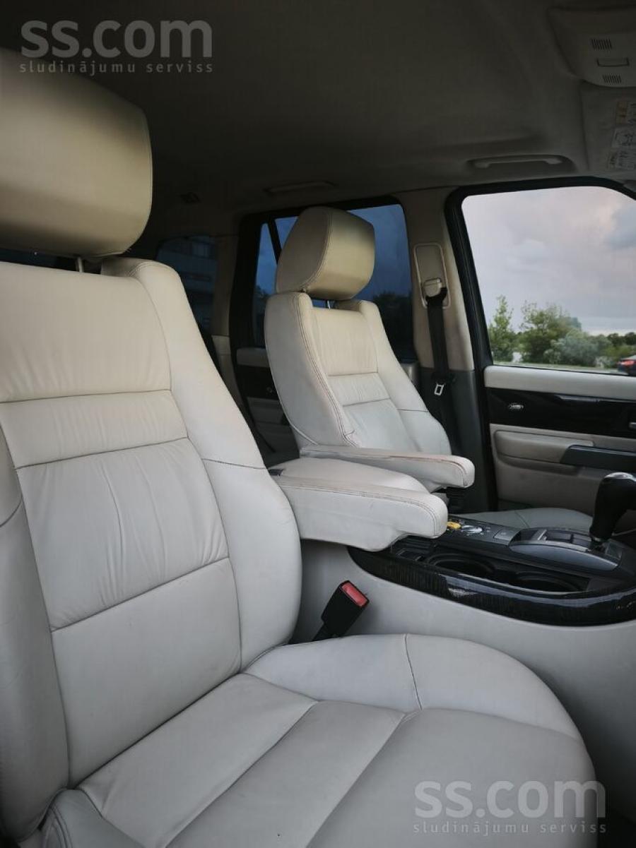 White Land Rover Range Rover Sport 2006 in Riga, with an engine capacity of 2.70 L and mileage of 279 thousand km for 6299 €, photo 7 on AUTOMOTO.COM.LV
