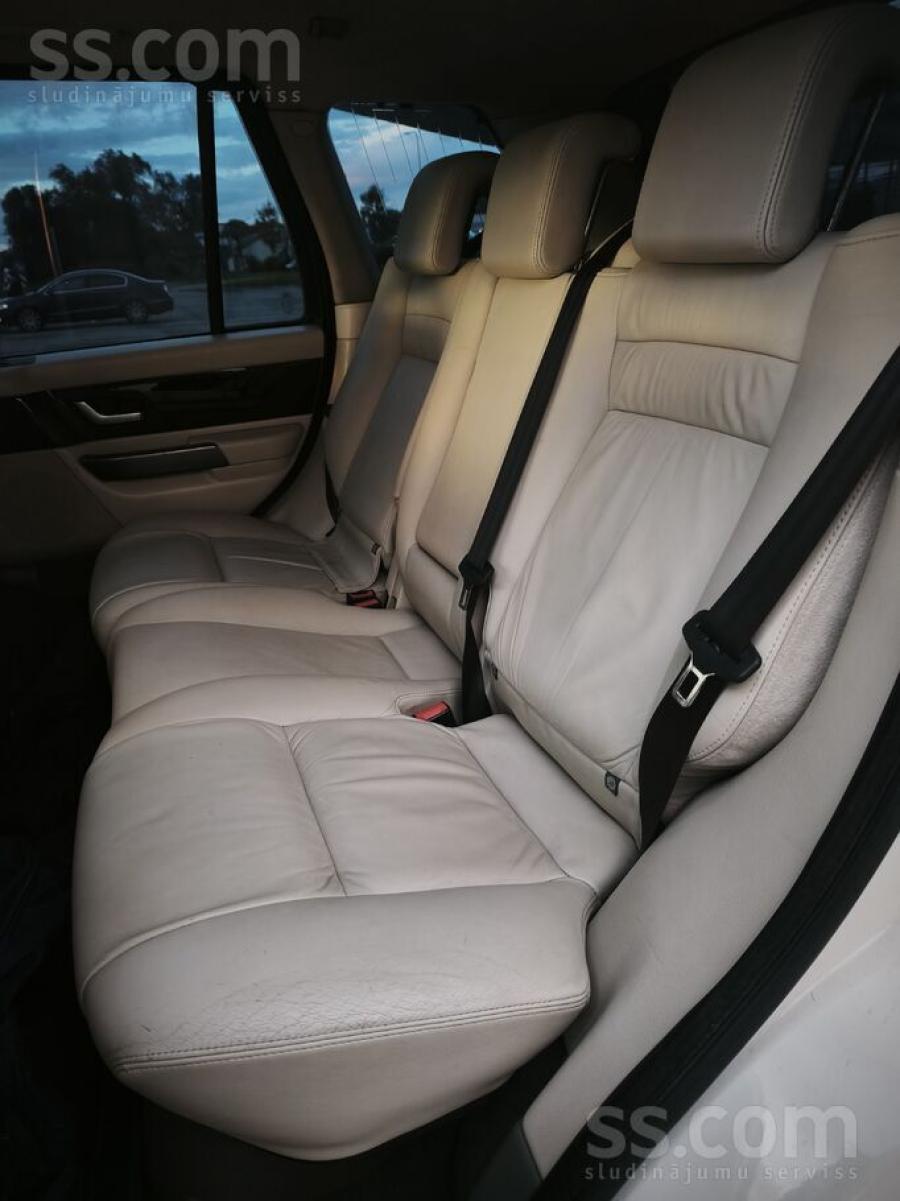 White Land Rover Range Rover Sport 2006 in Riga, with an engine capacity of 2.70 L and mileage of 279 thousand km for 6299 €, photo 8 on AUTOMOTO.COM.LV