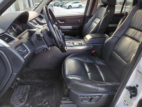 Balts Land Rover Range Rover Sport 2009 Viļņa, ar dzinēja tilpumu 2.72 L un nobraukumu 144 tūkst. km par 3500 €, foto 8 vietnē AUTOMOTO.COM.LV