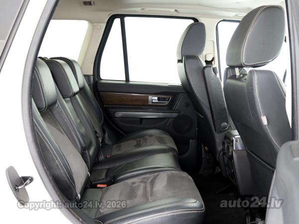 White Land Rover Range Rover Sport 2009 in Tallinn, with an engine capacity of 3.00 L and mileage of 317 thousand km for 4499 €, photo 7 on AUTOMOTO.COM.LV