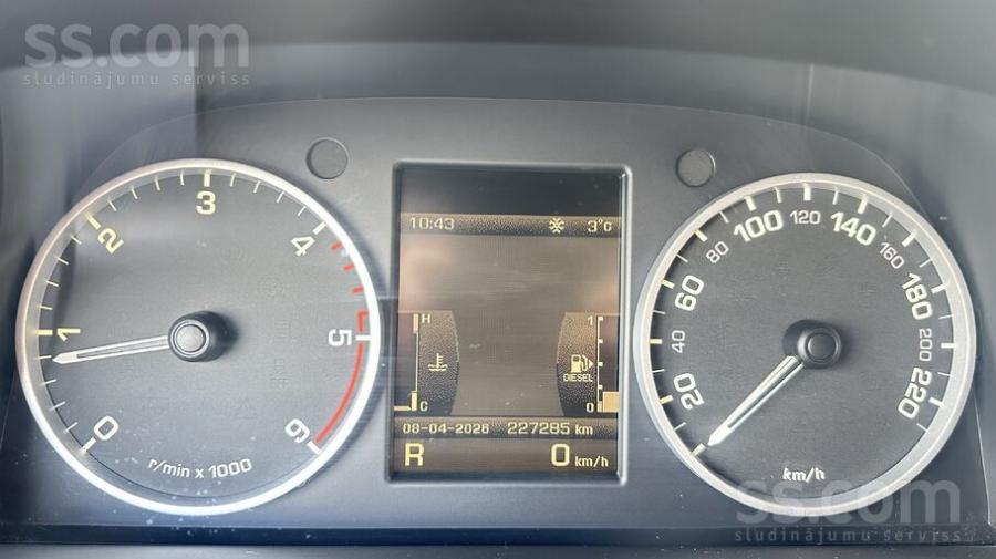 White Land Rover Range Rover Sport 2010 in Rezekne, with an engine capacity of 3.00 L and mileage of 227 thousand km for 7000 €, photo 12 on AUTOMOTO.COM.LV