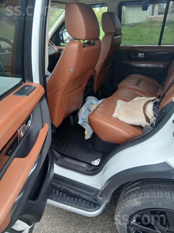 White Land Rover Range Rover Sport 2011 in Rezekne, with an engine capacity of 3.00 L and mileage of 246 thousand km for 8900 €, photo 7 on AUTOMOTO.COM.LV