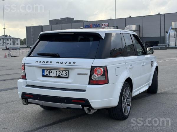 White Land Rover Range Rover Sport 2011 in Riga, with an engine capacity of 3.00 L and mileage of 191 thousand km for 11100 €, photo 3 on AUTOMOTO.COM.LV