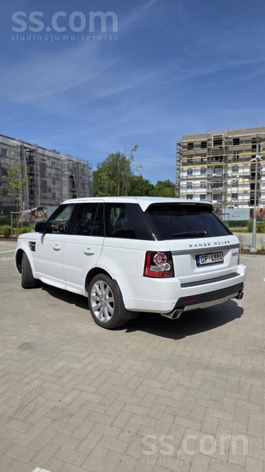 White Land Rover Range Rover Sport 2012 in Riga, with an engine capacity of 3.00 L and mileage of 248 thousand km for 10390 €, photo 4 on AUTOMOTO.COM.LV