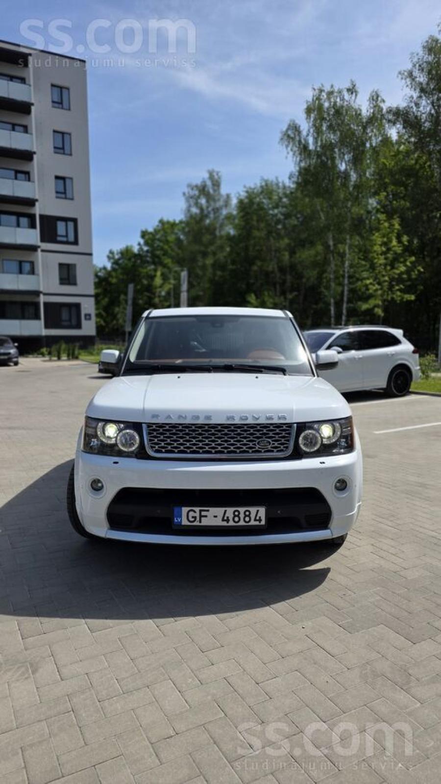 White Land Rover Range Rover Sport 2012 in Riga, with an engine capacity of 3.00 L and mileage of 248 thousand km for 10390 €, photo 8 on AUTOMOTO.COM.LV