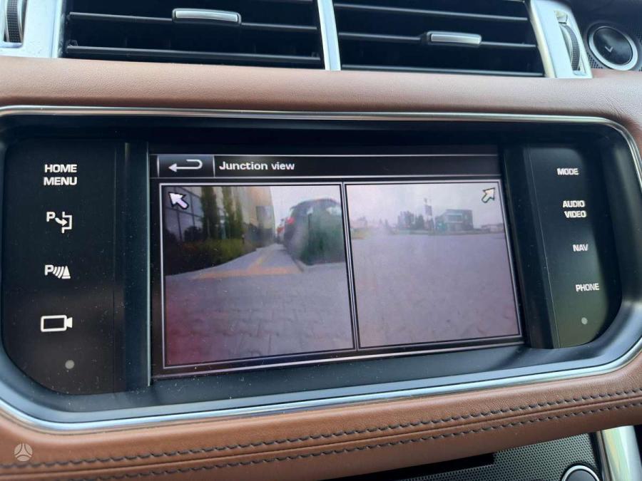 White Land Rover Range Rover Sport 2014 in Vilnius, with an engine capacity of 2.99 L and mileage of 155 thousand km for 18888 €, photo 15 on AUTOMOTO.COM.LV