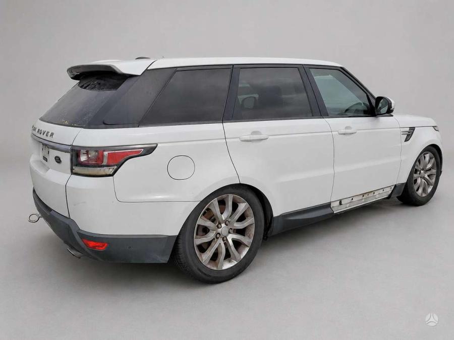 White Land Rover Range Rover Sport 2015 in Vilnius, with an engine capacity of 3.00 L and mileage of 110 thousand km for 7999 €, photo 5 on AUTOMOTO.COM.LV