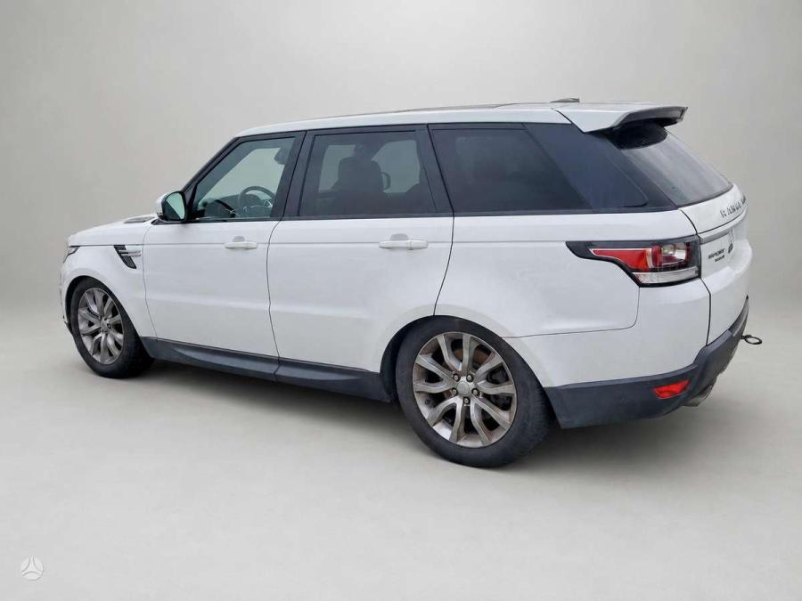 White Land Rover Range Rover Sport 2015 in Vilnius, with an engine capacity of 3.00 L and mileage of 110 thousand km for 7999 €, photo 7 on AUTOMOTO.COM.LV