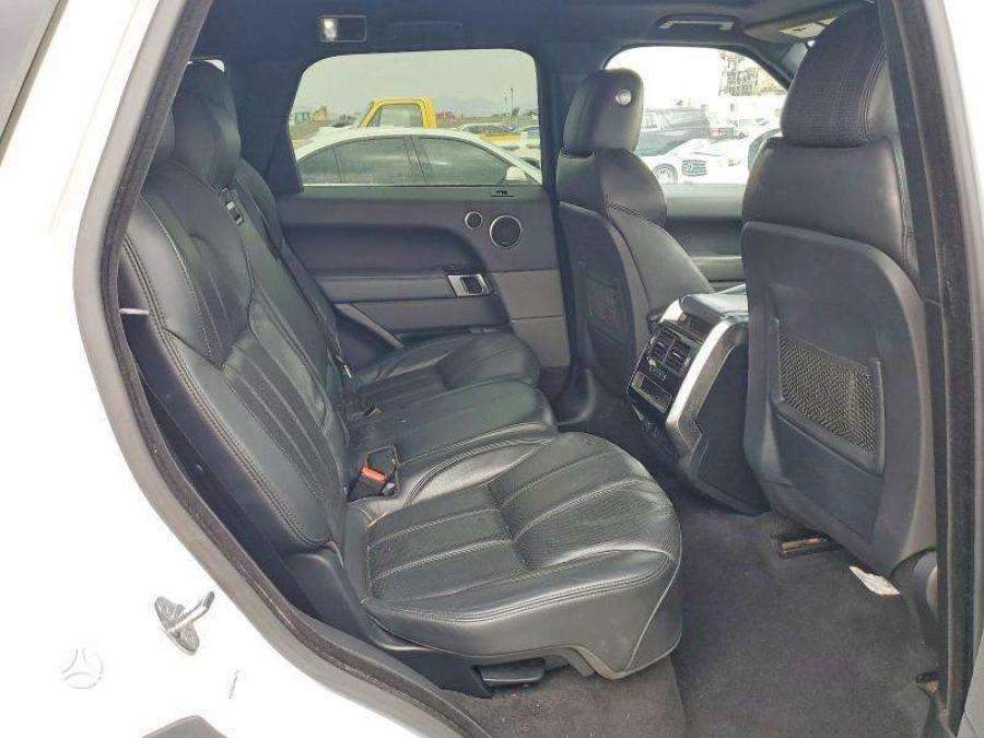 White Land Rover Range Rover Sport 2015 in Vilnius, with an engine capacity of 3.00 L and mileage of 110 thousand km for 7999 €, photo 11 on AUTOMOTO.COM.LV