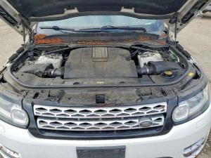 White Land Rover Range Rover Sport 2015 in Vilnius, with an engine capacity of 3.00 L and mileage of 110 thousand km for 7999 €, photo 12 on AUTOMOTO.COM.LV