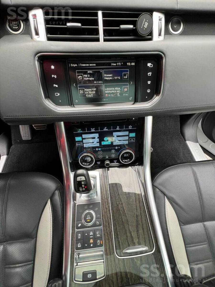 White Land Rover Range Rover Sport 2016 in Riga, with an engine capacity of 3.00 L and mileage of 142 thousand km for 31500 €, photo 14 on AUTOMOTO.COM.LV