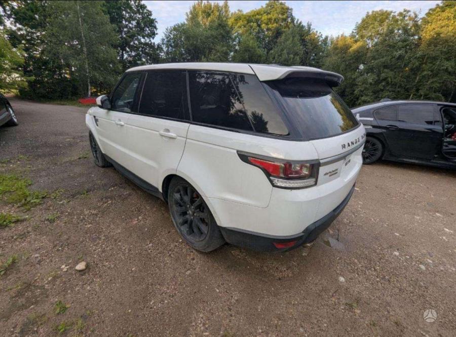 White Land Rover Range Rover Sport 2016 in Vilnius, with an engine capacity of 3.00 L and mileage of 136 thousand km for 9550 €, photo 3 on AUTOMOTO.COM.LV