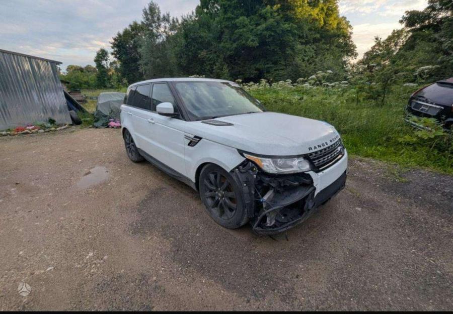 White Land Rover Range Rover Sport 2016 in Vilnius, with an engine capacity of 3.00 L and mileage of 136 thousand km for 9550 €, photo 5 on AUTOMOTO.COM.LV