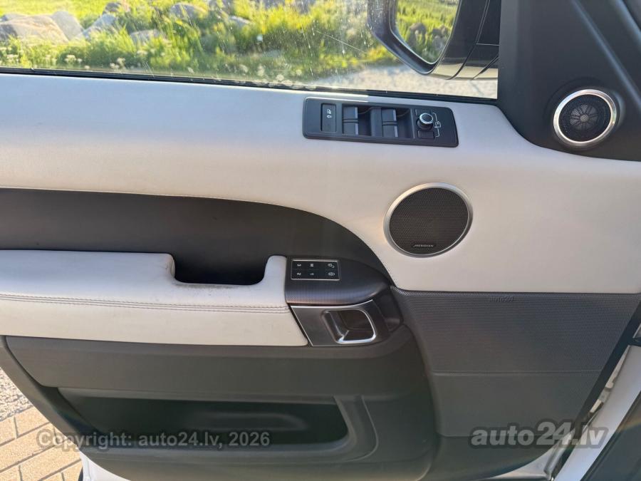 White Land Rover Range Rover Sport 2016 in Tallinn, with an engine capacity of 3.00 L and mileage of 252 thousand km for 13500 €, photo 11 on AUTOMOTO.COM.LV