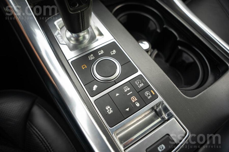 White Land Rover Range Rover Sport 2017 in Riga, with an engine capacity of 3.00 L and mileage of 231 thousand km for 19990 €, photo 21 on AUTOMOTO.COM.LV