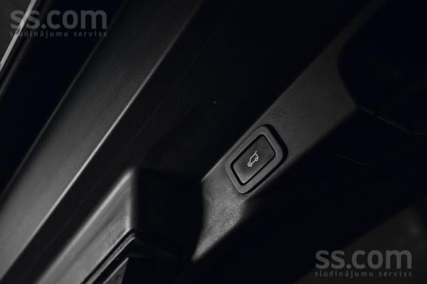 White Land Rover Range Rover Sport 2017 in Riga, with an engine capacity of 3.00 L and mileage of 168 thousand km for 17990 €, photo 8 on AUTOMOTO.COM.LV