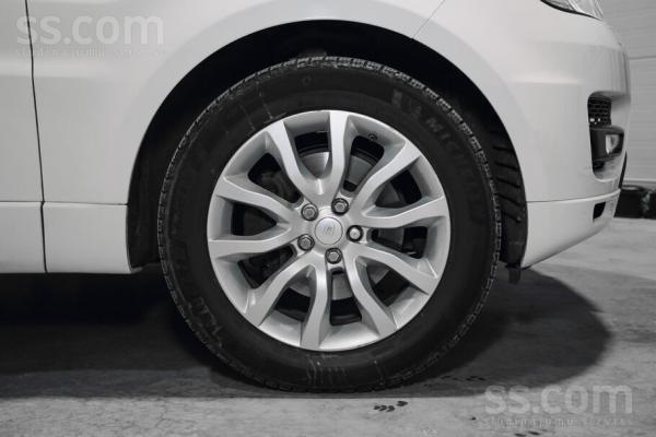 White Land Rover Range Rover Sport 2017 in Riga, with an engine capacity of 3.00 L and mileage of 168 thousand km for 17990 €, photo 9 on AUTOMOTO.COM.LV