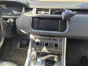 White Land Rover Range Rover Sport 2017 in Vilnius, with an engine capacity of 3.00 L and mileage of 273 thousand km for 10000 €, photo 12 on AUTOMOTO.COM.LV