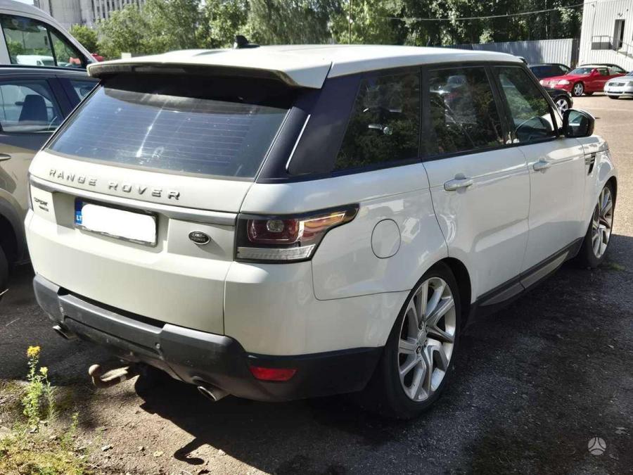 White Land Rover Range Rover Sport 2017 in Vilnius, with an engine capacity of 3.00 L and mileage of 273 thousand km for 10000 €, photo 4 on AUTOMOTO.COM.LV