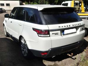 White Land Rover Range Rover Sport 2017 in Vilnius, with an engine capacity of 3.00 L and mileage of 273 thousand km for 10000 €, photo 5 on AUTOMOTO.COM.LV