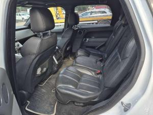 White Land Rover Range Rover Sport 2017 in Vilnius, with an engine capacity of 3.00 L and mileage of 273 thousand km for 10000 €, photo 7 on AUTOMOTO.COM.LV