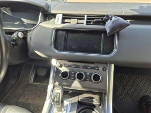 White Land Rover Range Rover Sport 2017 in Vilnius, with an engine capacity of 3.00 L and mileage of 273 thousand km for 10000 €, photo 12 on AUTOMOTO.COM.LV