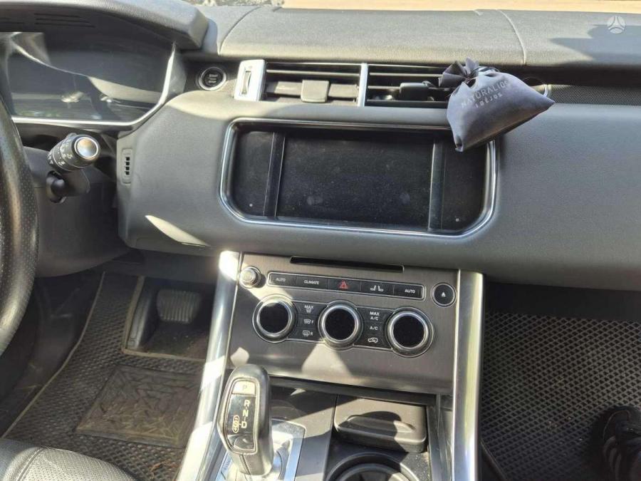 White Land Rover Range Rover Sport 2017 in Vilnius, with an engine capacity of 3.00 L and mileage of 273 thousand km for 10000 €, photo 12 on AUTOMOTO.COM.LV