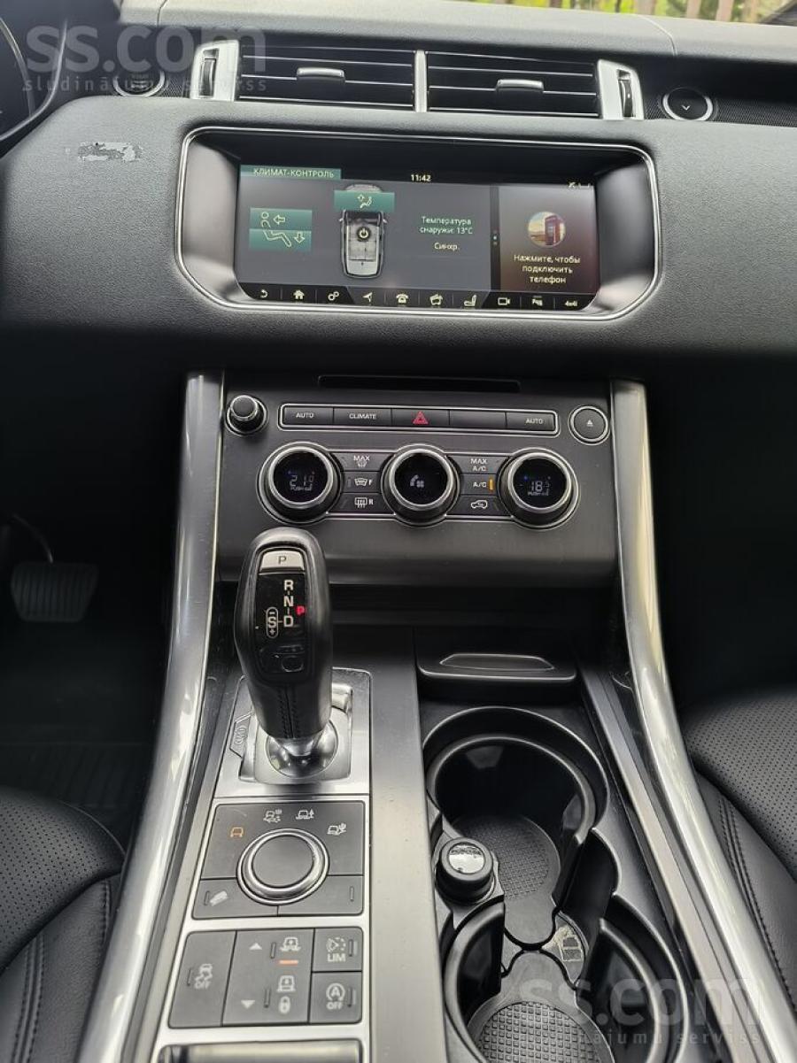 White Land Rover Range Rover Sport 2017 in Valmiera, with an engine capacity of 3.00 L and mileage of 117 thousand km for 19999 €, photo 28 on AUTOMOTO.COM.LV