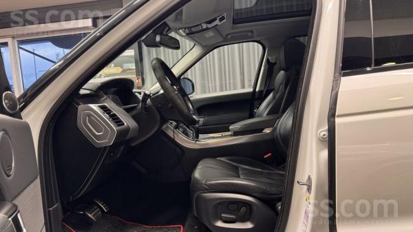 White Land Rover Range Rover Sport 2018 in Riga, with an engine capacity of 3.00 L and mileage of 136 thousand km for 25990 €, photo 8 on AUTOMOTO.COM.LV