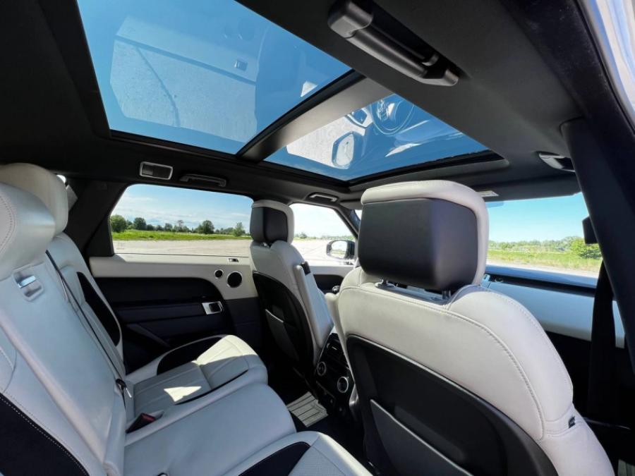 Balts Land Rover Range Rover Sport 2018 Rīga, ar dzinēja tilpumu 3.00 L un nobraukumu 99 tūkst. km par 48000 €, foto 8 vietnē AUTOMOTO.COM.LV