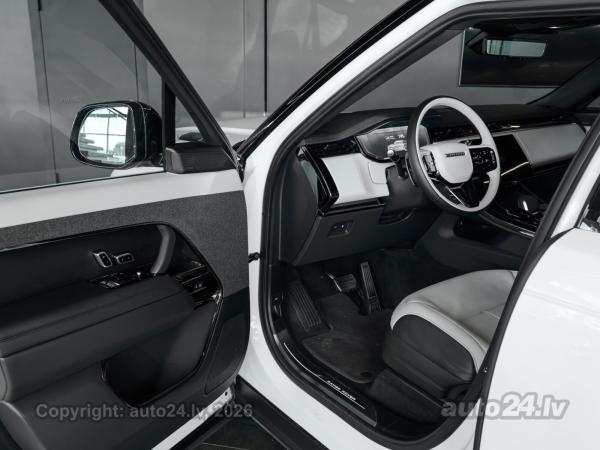 White Land Rover Range Rover Sport 2025 in Tallinn, with an engine capacity of 3.00 L and mileage of 24 thousand km for 116900 €, photo 7 on AUTOMOTO.COM.LV