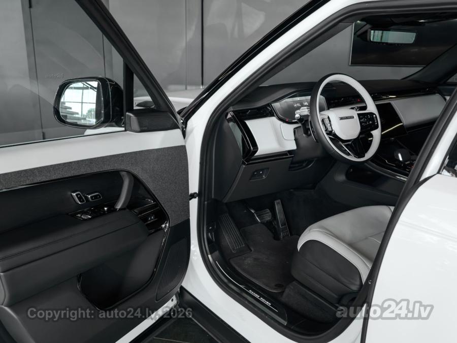 Balts Land Rover Range Rover Sport 2025 Tallina, ar dzinēja tilpumu 3.00 L un nobraukumu 24 tūkst. km par 116900 €, foto 8 vietnē AUTOMOTO.COM.LV