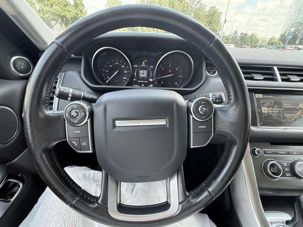 White Land Rover Range Rover Sport 2016 in Vilnius, with an engine capacity of 2.99 L and mileage of 212 thousand km for 11999 €, photo 7 on AUTOMOTO.COM.LV