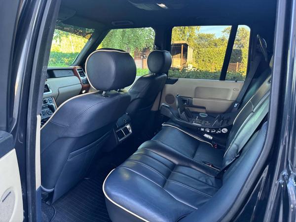 Land Rover Range Rover 2004 Tartu, ar dzinēja tilpumu 3.00 L un nobraukumu 427 tūkst. km par 5600 €, foto 8 vietnē AUTOMOTO.COM.LV