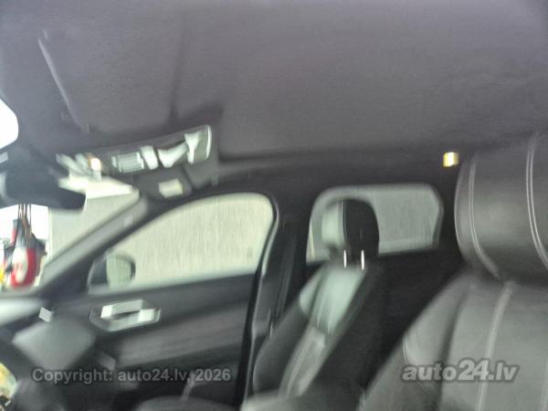 Black Land Rover Range Rover Velar 2017 in Parnu, with an engine capacity of 2.00 L and mileage of 106 thousand km for 30900 €, photo 11 on AUTOMOTO.COM.LV