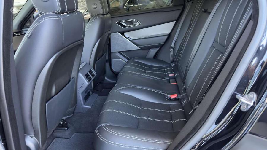 Black Land Rover Range Rover Velar 2017 in Marijampole, with an engine capacity of 2.99 L and mileage of 152 thousand km for 24999 €, photo 14 on AUTOMOTO.COM.LV