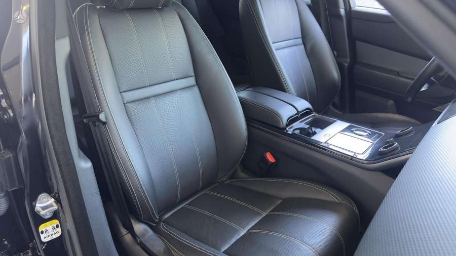 Black Land Rover Range Rover Velar 2017 in Marijampole, with an engine capacity of 2.99 L and mileage of 152 thousand km for 24999 €, photo 16 on AUTOMOTO.COM.LV