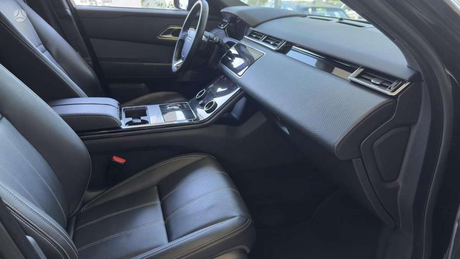 Black Land Rover Range Rover Velar 2017 in Marijampole, with an engine capacity of 2.99 L and mileage of 152 thousand km for 24999 €, photo 17 on AUTOMOTO.COM.LV