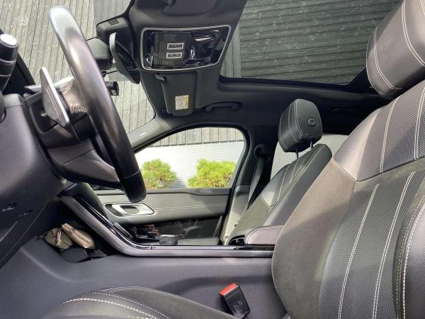 Black Land Rover Range Rover Velar 2017 in Siauliai, with an engine capacity of 2.99 L and mileage of 200 thousand km for 26500 €, photo 8 on AUTOMOTO.COM.LV