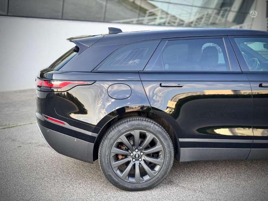 Black Land Rover Range Rover Velar 2018 in Riga, with an engine capacity of 2.99 L and mileage of 90 thousand km for 30500 €, photo 6 on AUTOMOTO.COM.LV
