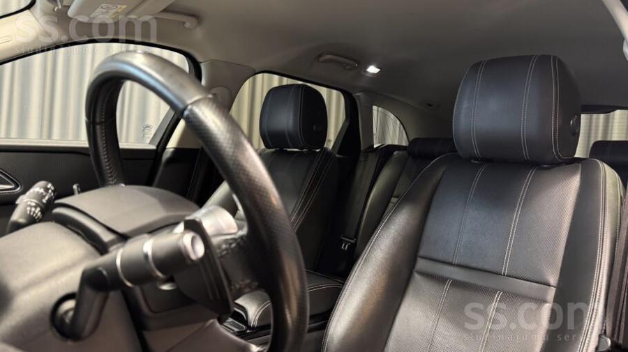 Melns Land Rover Range Rover Velar 2018 Rīga, ar dzinēja tilpumu 2.00 L un nobraukumu 196 tūkst. km par 22990 €, foto 10 vietnē AUTOMOTO.COM.LV